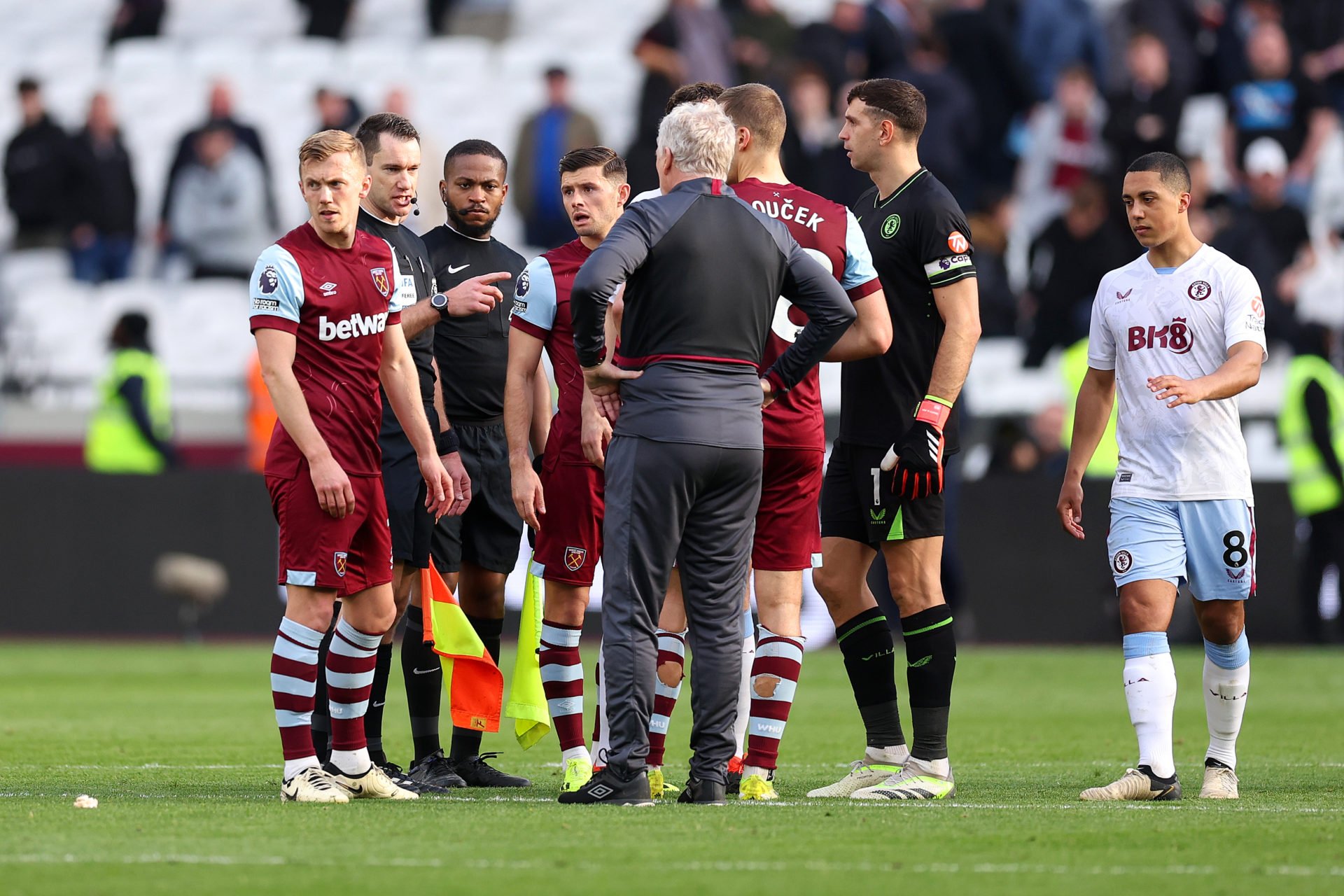 'Handball or fingerprints?' Andy Townsend's elite take on West Ham vs ... 'Handball or fingerprints?' Andy Townsend's elite take on West Ham vs ...