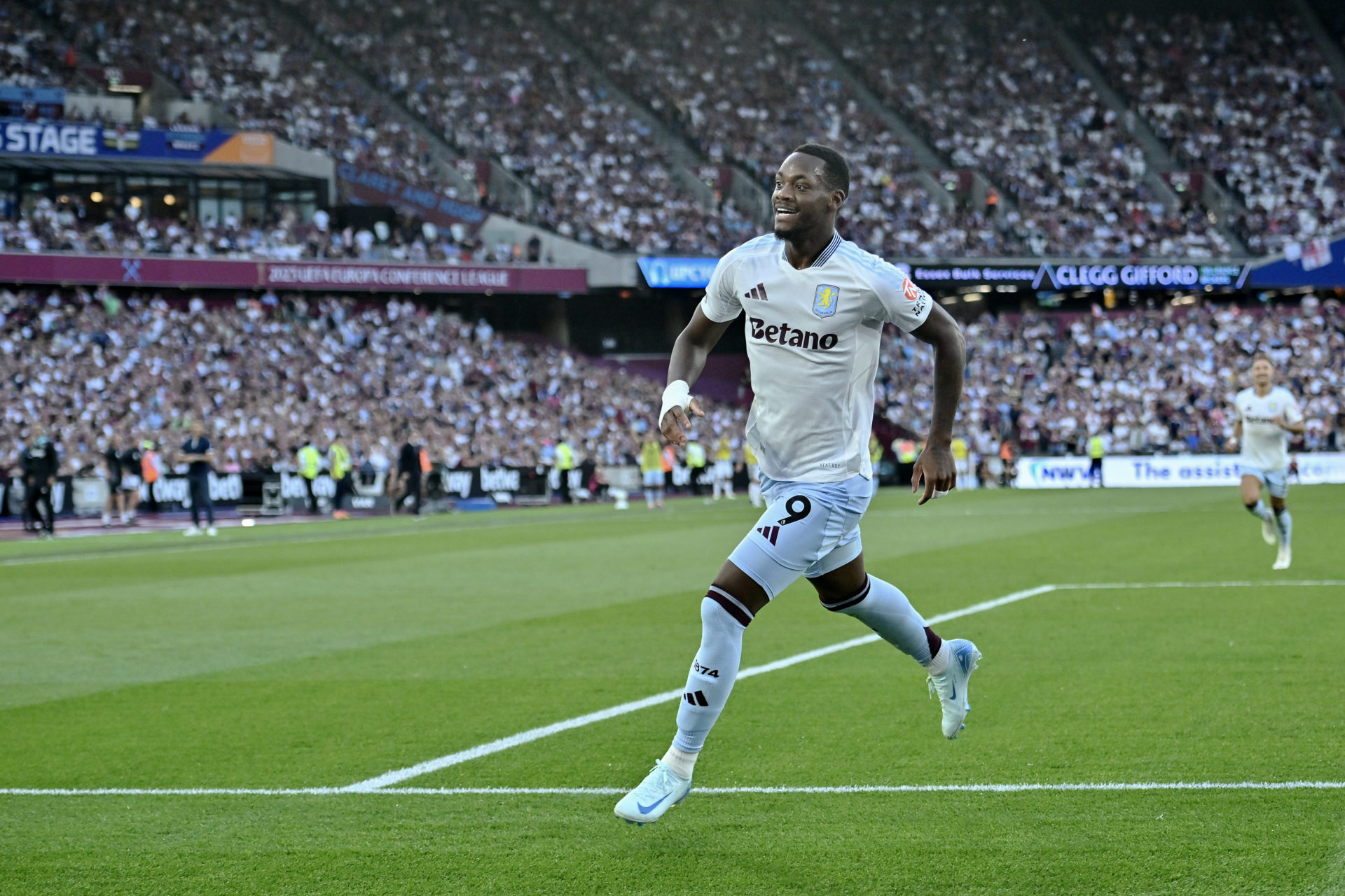 Jhon Duran door open for West Ham as Aston Villa target striker with 54 ...