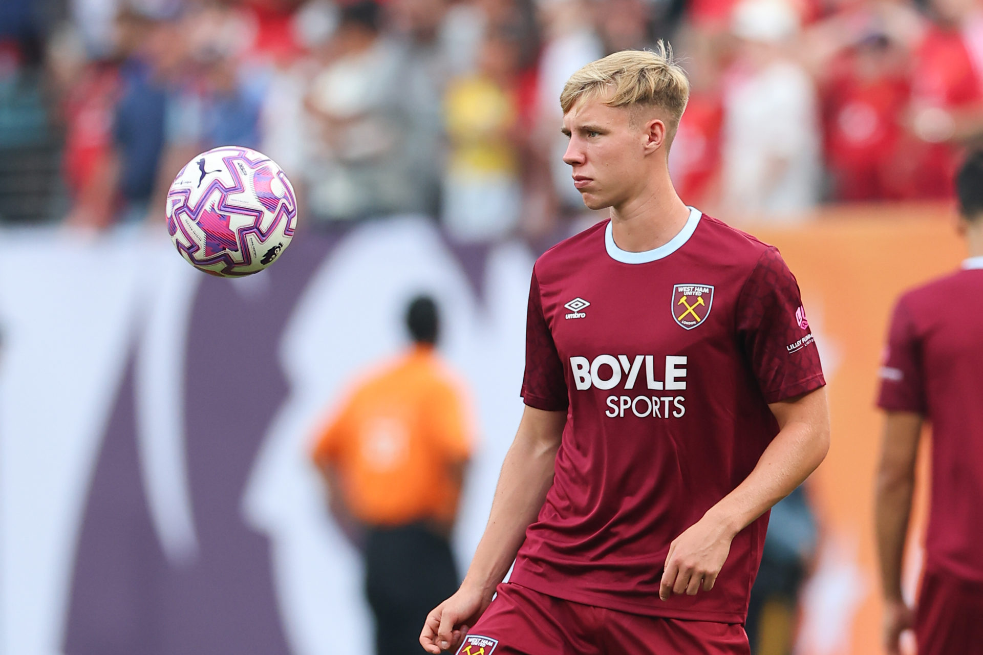 Swansea fans rave about 'class' Kaelan Casey as West Ham 'Rolls Royce ...