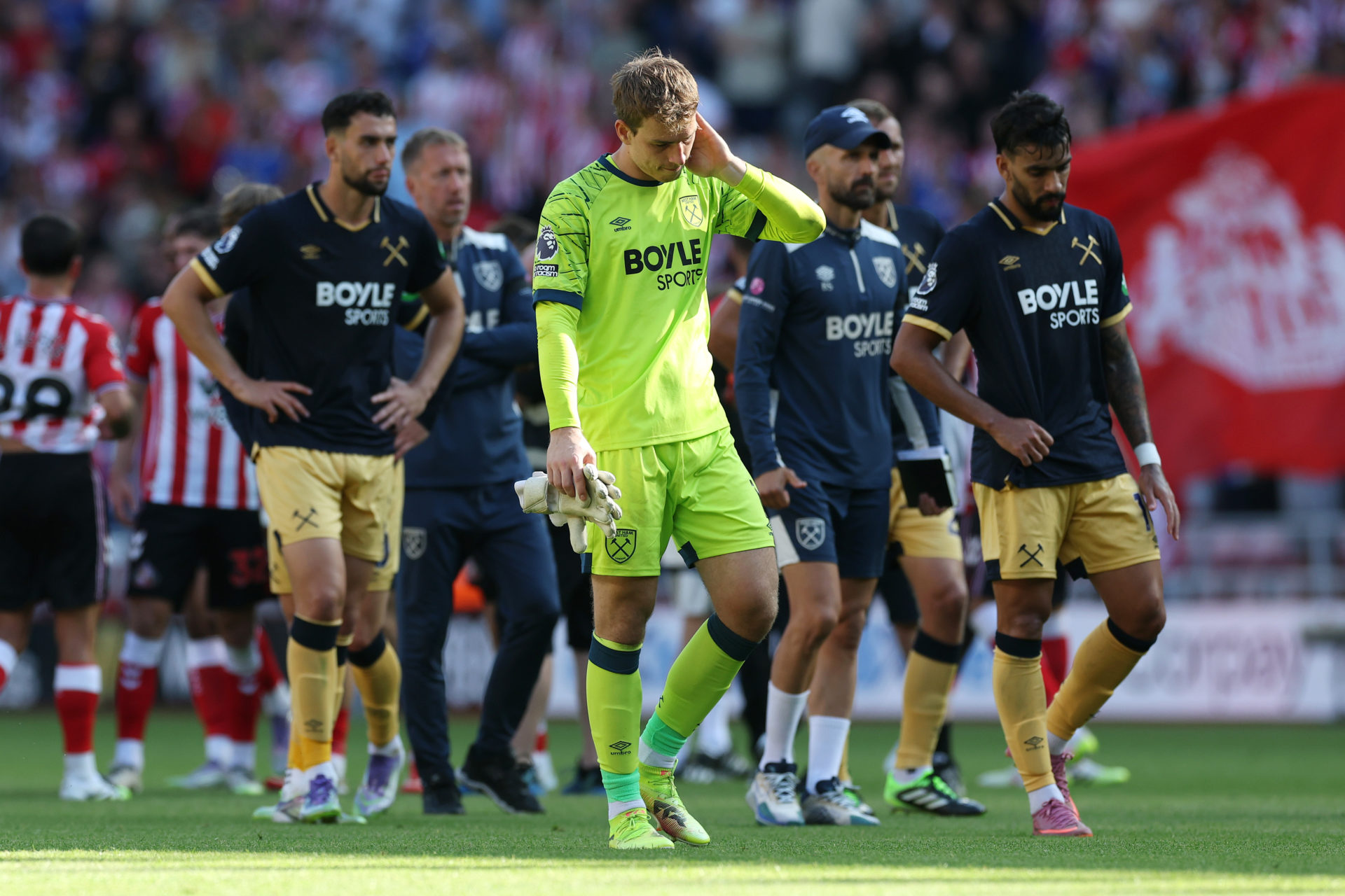 Top insider responds to claim 'police were called to West Ham dressing ...